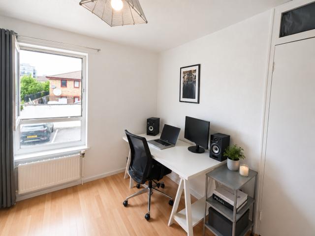 Room to rent on Patriot Square, London