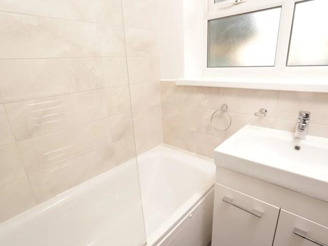 Room to rent on Paul Street, London