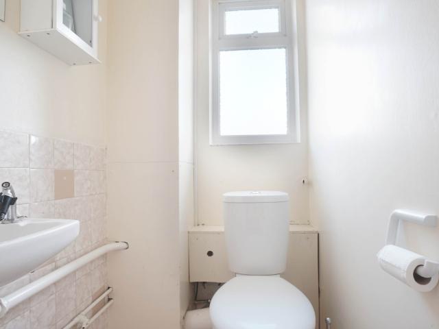 Room to rent on Wager Street, London