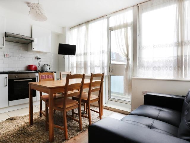 Room to rent on Walter Terrace, London