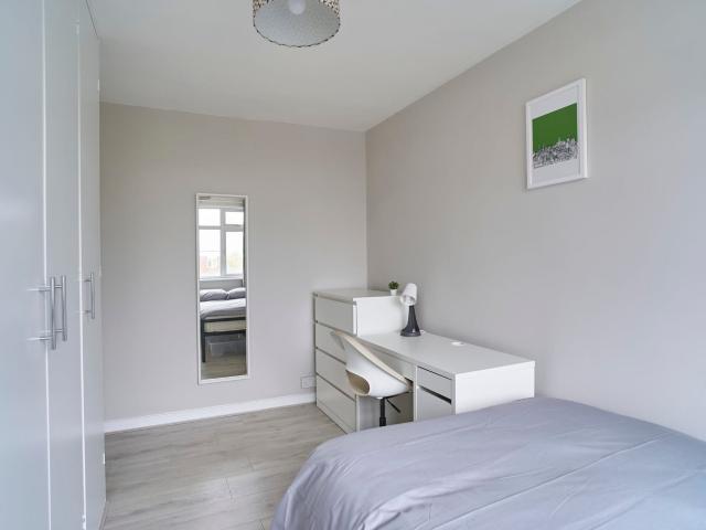 Room to rent on Weymouth Terrace, London