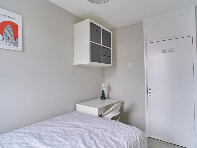 Room to rent on Weymouth Terrace, London