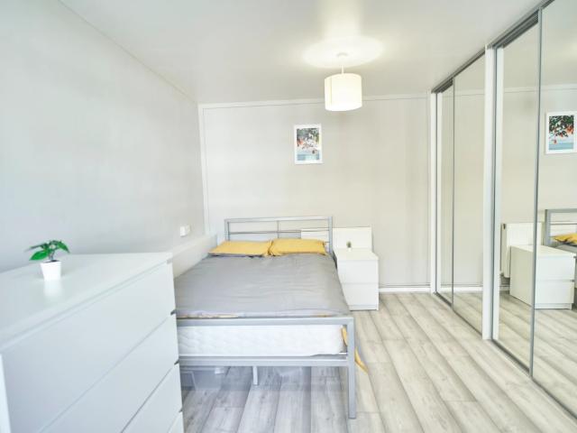 Room to rent on Whitton Walk, London