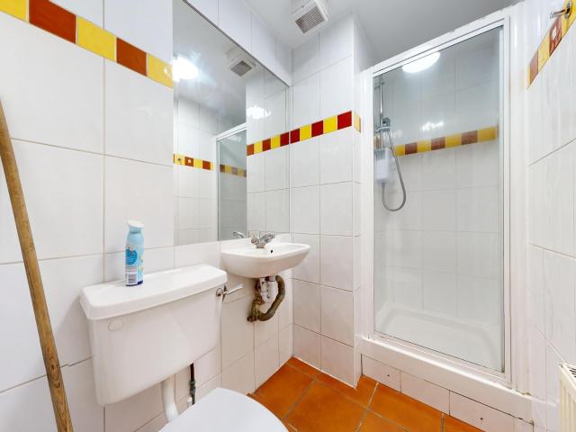 Room to rent on Talgarth Road, London