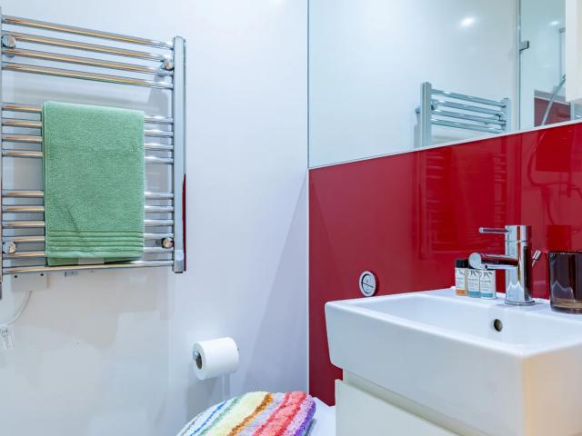Room to rent on Tinworth Street, London