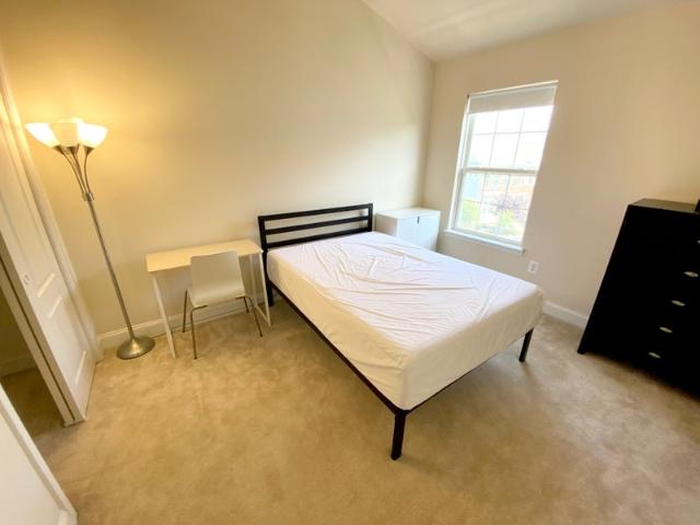 Room UTILS INCLUDED ~3 miles to Germantown