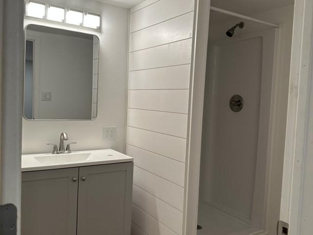 Room w bathroom shower