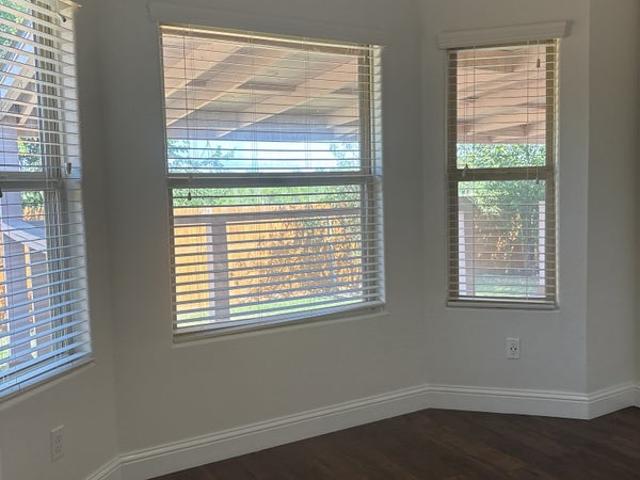 Room w. bay window, private bathroom, and closet