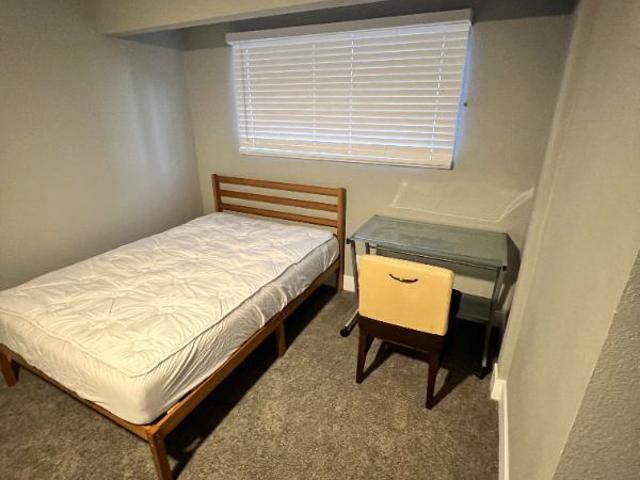 Room w Private Bath Near LV Strip