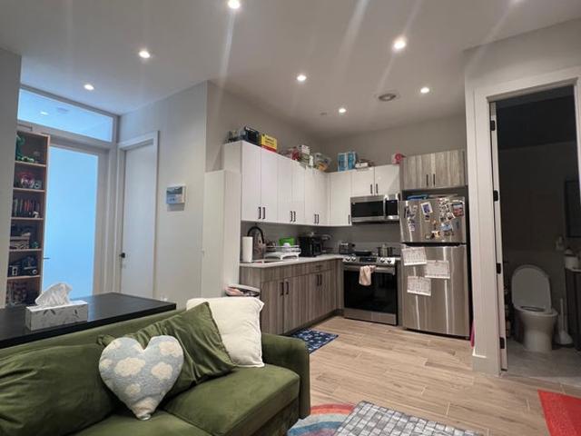 Room w private bathroom near Brooklyn College