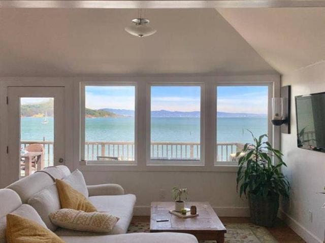 Room w/bath b house Sausalito