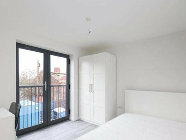 Room, Well Meadow Drive, 17 Bedroom House