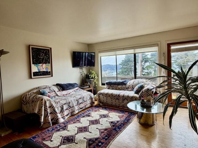 Room with a view in 2 Br by the sea