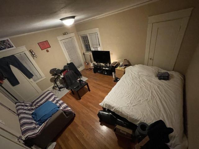 Room with a balcony for rent in Pasadena!