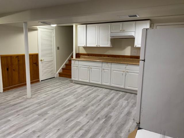 Room with a Large Living Space for Rent