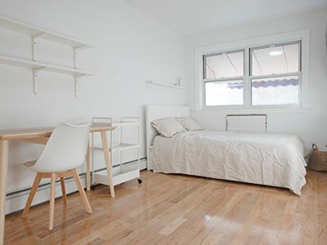 Room with a Small Balcony 1 Block to Subway!