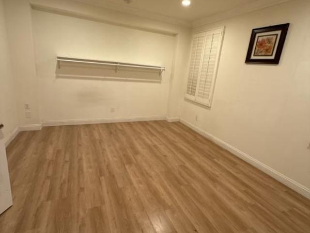 ROOM WITH BATHROOM INSIDE FOR RENT