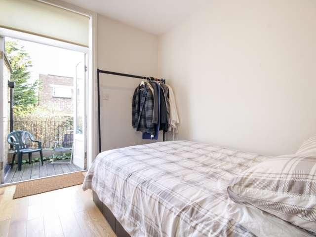 Room with balcony, 6 bedroom houseshare in Hackney, London