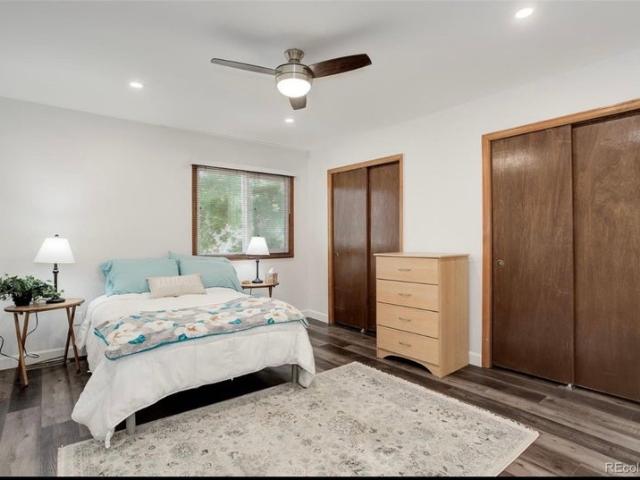 Room with En Suite Bathroom Available