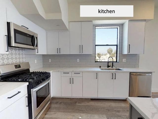 Room with ensuite in two story Mar Vista apartment