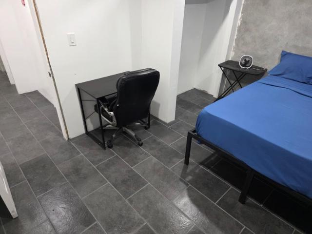 PRIVATE ENTRANCE ROOM W/ PRIVATE JACUZZI BATHROOM