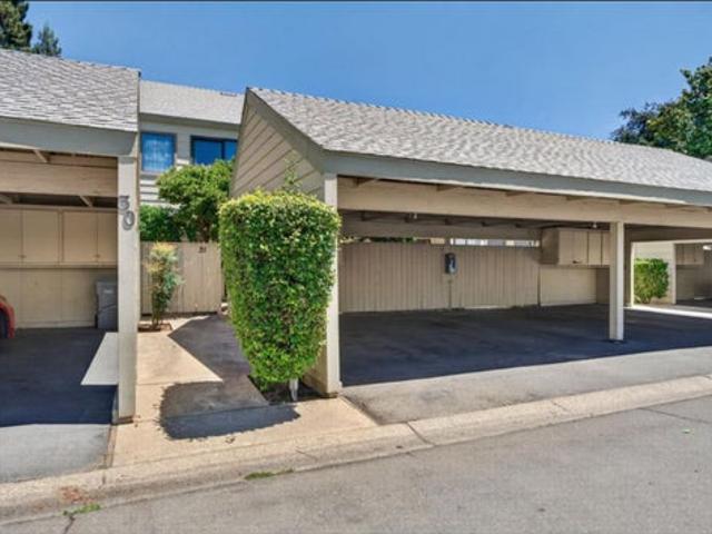 Room with own bathroom and parking