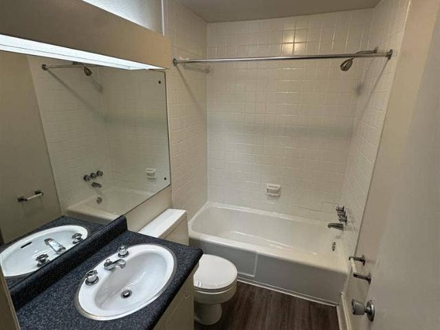 Room with shared bath in North Knox