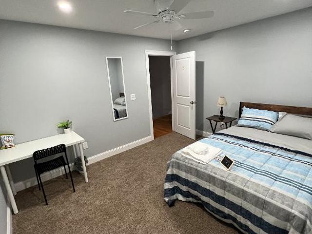 Room with Shared Bathroom| Room 3