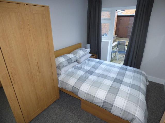 Room With Patio In Stapleford Road, Luton LU2, Room to rent, £650 pcm | PrimeLocation