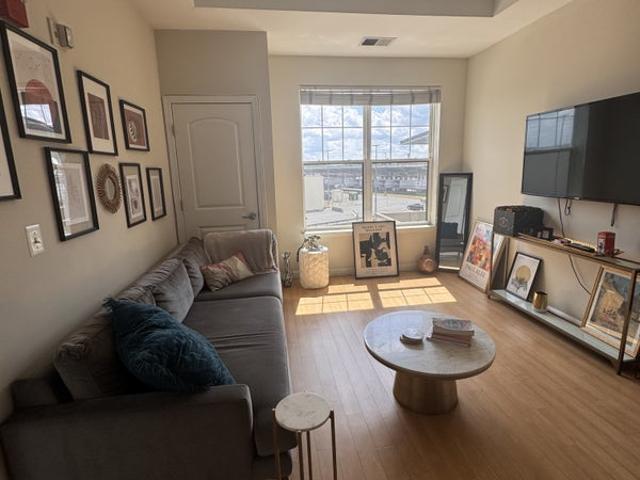 Room with private bath available in a 2br/2ba apt