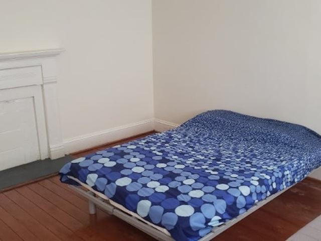 ROOM with private bath In center RVAkitchenette in