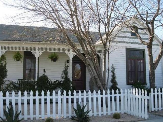 Room with private bath in historic downtown home