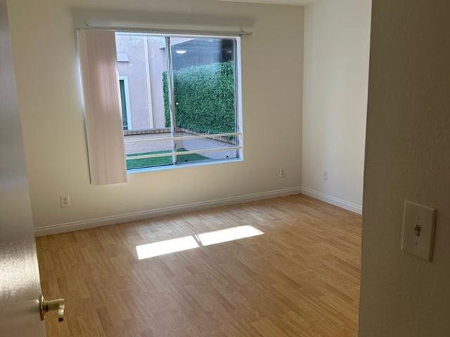 Room with Private Bath in Palms/Culver City