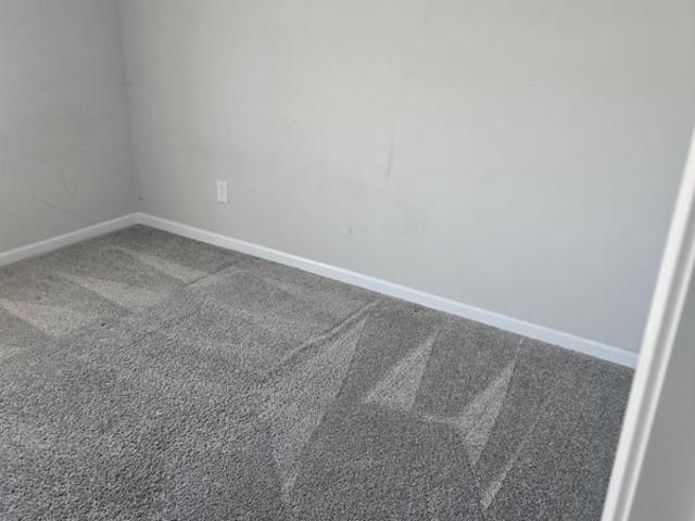 ROOM WITH PRIVATE BATHROOM
