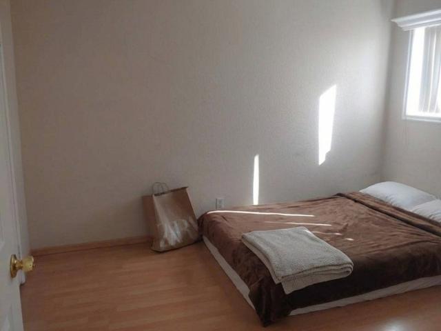 Room with private bathroom in 2bed 2bath apartment