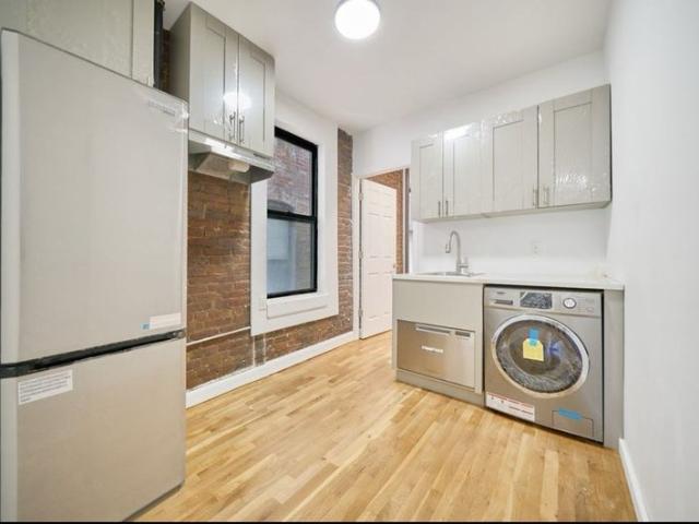 Room with private bathroom in Upper East Side 76th