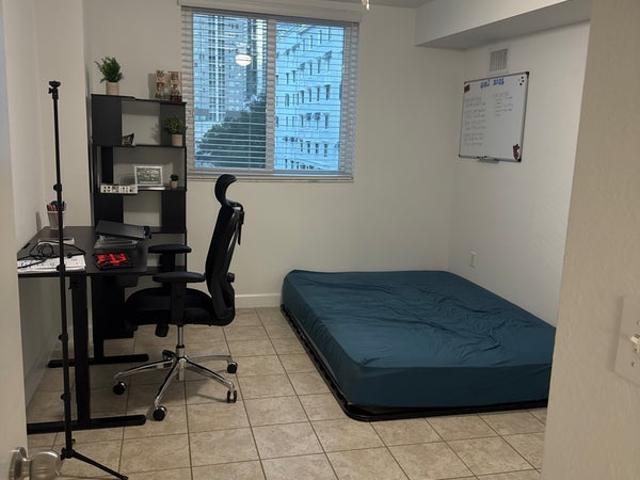 room with private bathroom rent