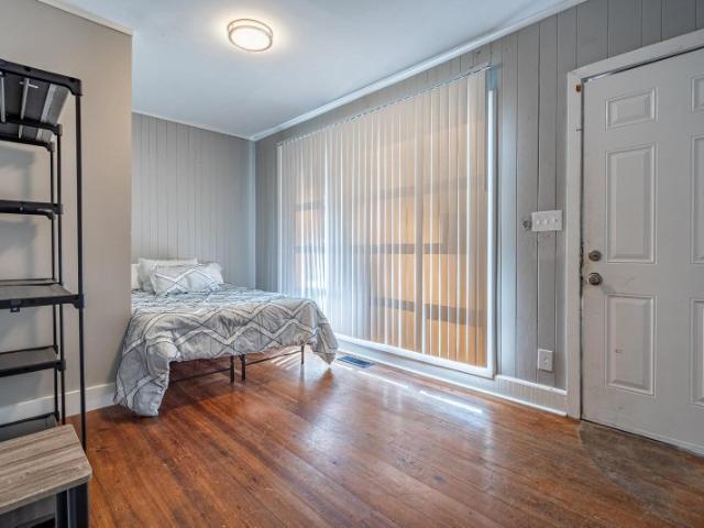 ROOM WITH PRIVATE ENTRANCE AVAILABLE Embrace t