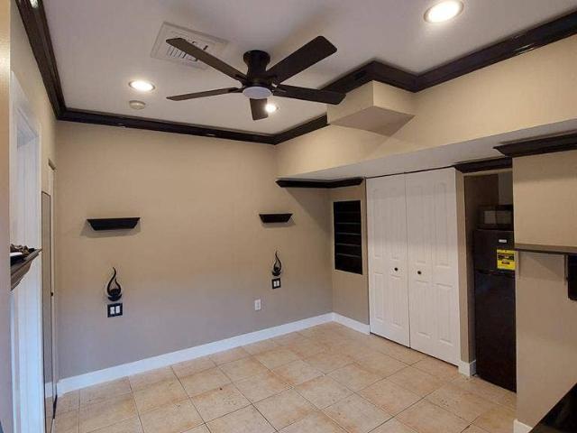 ROOM WITH PRIVATE ENTRANCE & BATH