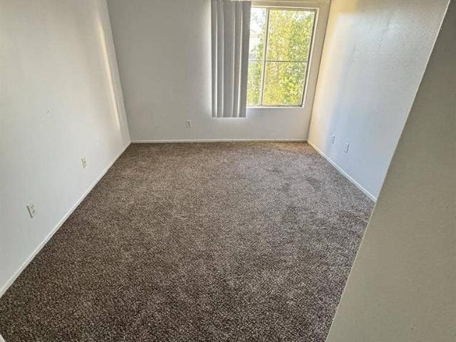 Room with private in Santa Clarita