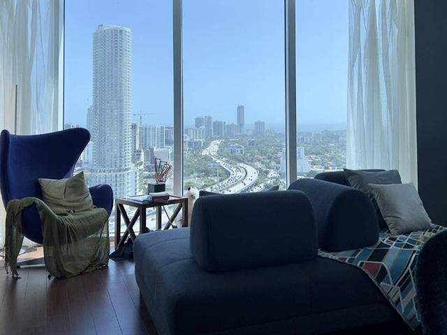 Room w/private bath Downtown Miamii