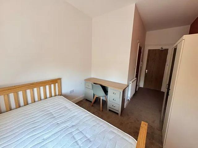 Room 10, Ormskirk Street, WA10 1BJ