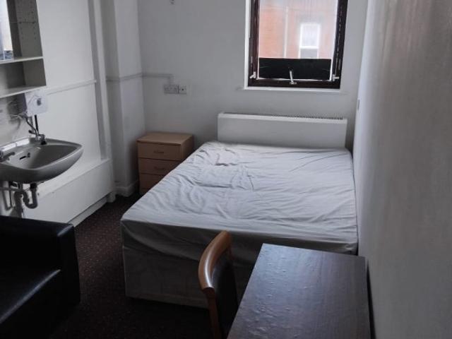 Room 10 Available in 2 Pennington Street, LS6