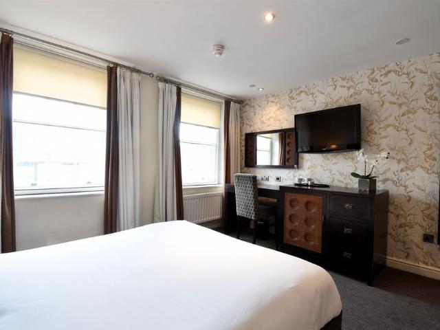 ROOM 10, Cinnabar Hotel, 88 89 Fore Street, SG14