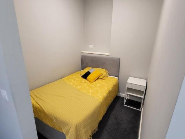 Room 13, Auckland Road, Doncaster