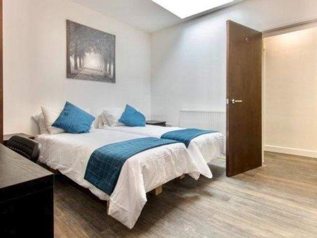 Room 1, 126 Uxbridge Road 1 bed in a house share to rent £1,190 pcm £275 pw