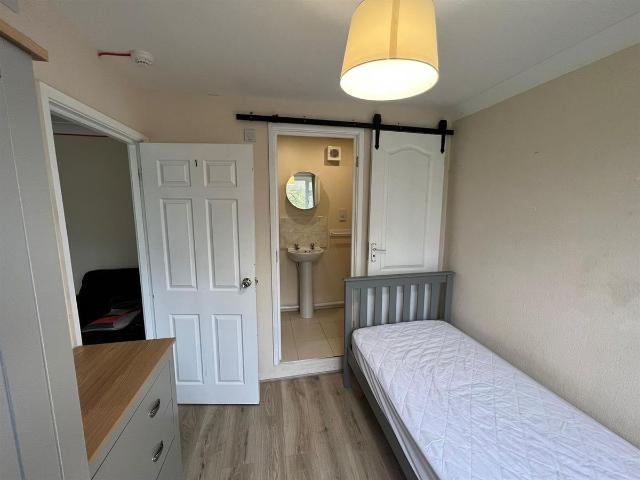 Room 1, 122 Carmelite Way SP1, Room to rent, £625 pcm | PrimeLocation