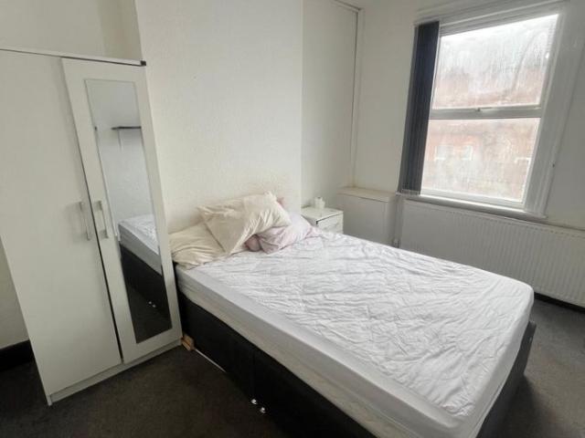 Room 1, 144 Baker Street, Luton, Bedfordshire LU1, Room to rent, £500 pcm | PrimeLocation