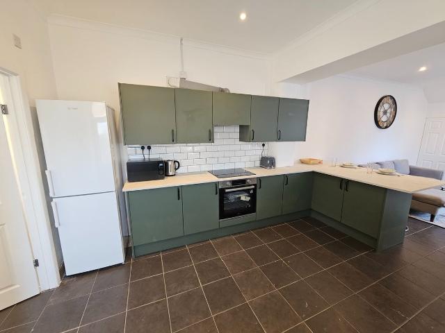 Room 1 15 Trinity Road, Llanelli SA15, 4 bed shared accommodation to rent, £550 pcm | PrimeLocation