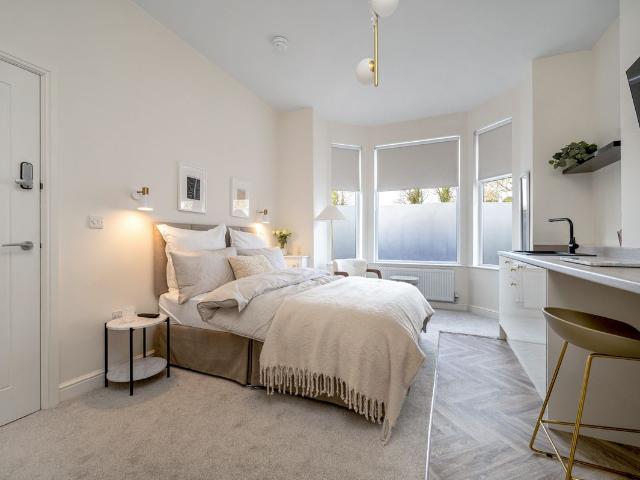 Room 1, 179 Tamworth Road NG10, Studio to rent, £775 pcm | PrimeLocation